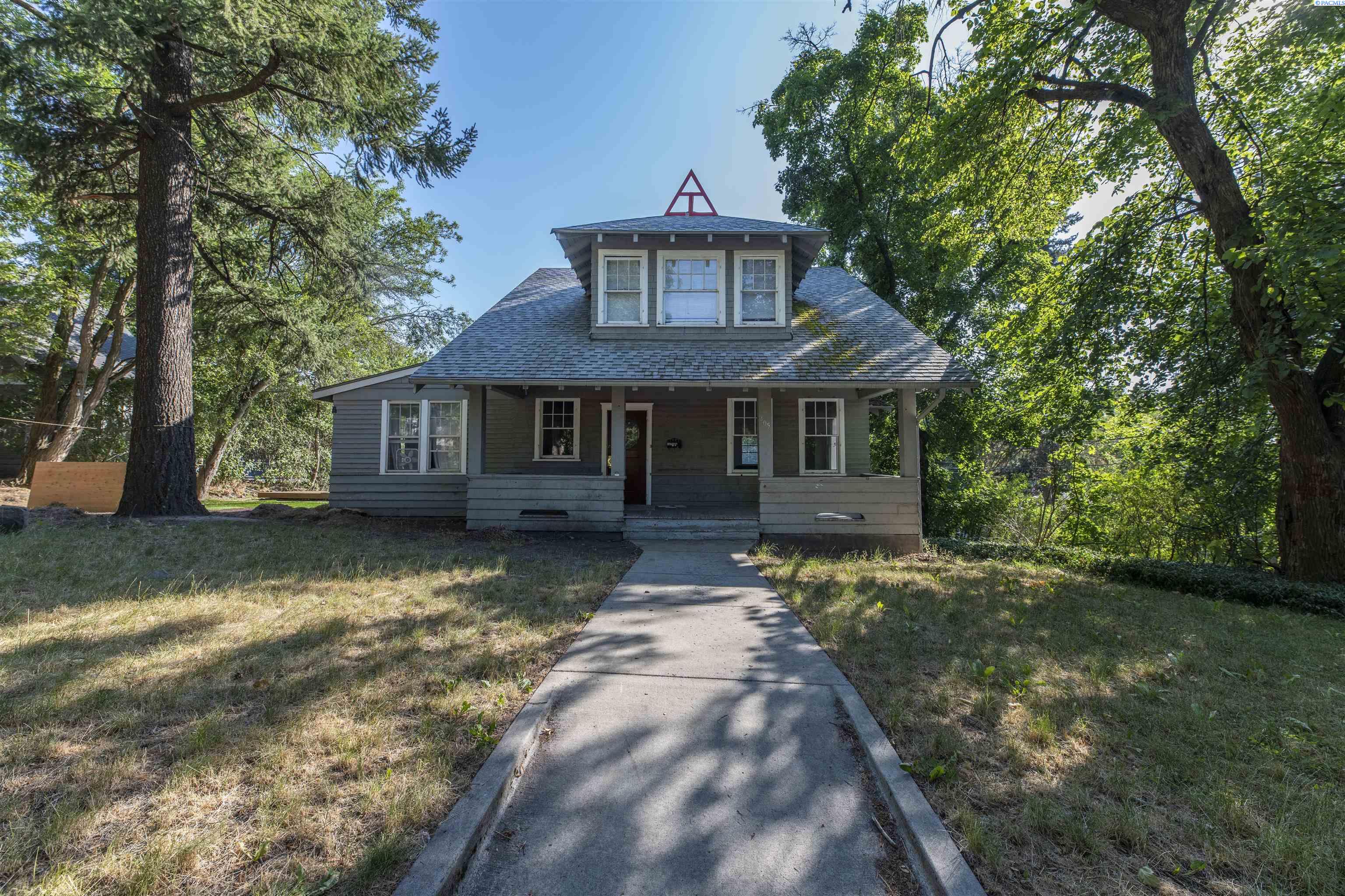 405 NE Colorado Street | Krista Gross