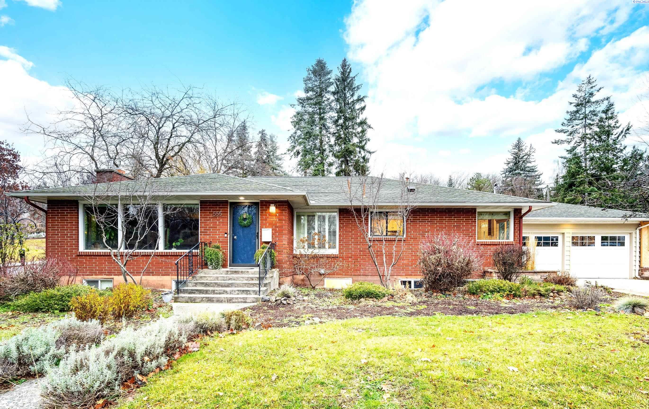 555 SE Water St | Krista Gross