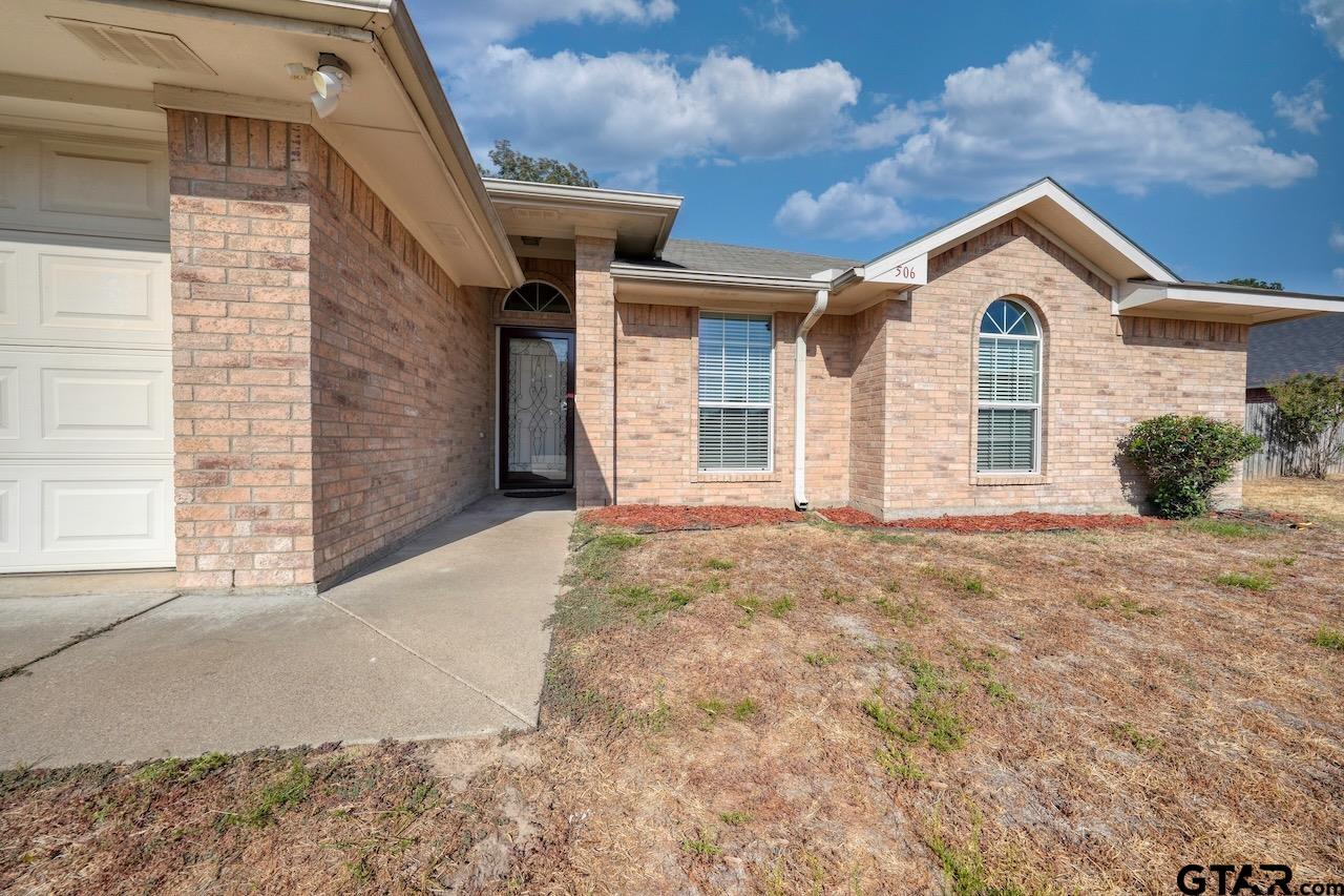 506 Noah Ln #506 Noah Ln, Lindale, TX 75771